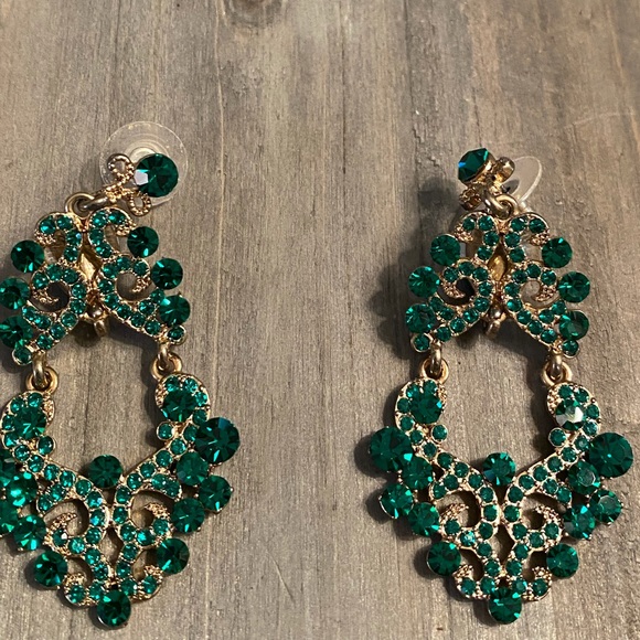 Jewelry | Stunning Emerald Color Earrings With Gold Metal | Poshmark